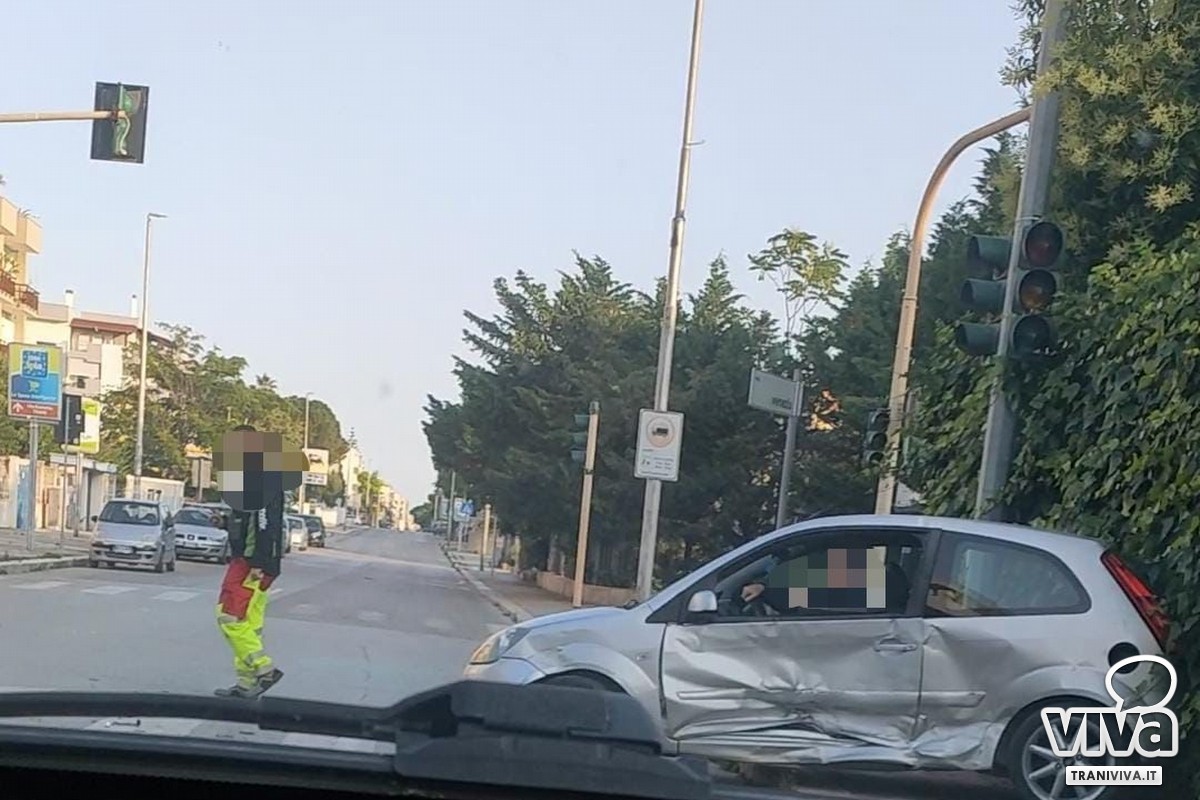 Trani: Incidente all'alba all'incrocio tra via Malcangi e via Pozzo ... Trani: Incidente all'alba all'incrocio tra via Malcangi e via Pozzo ...